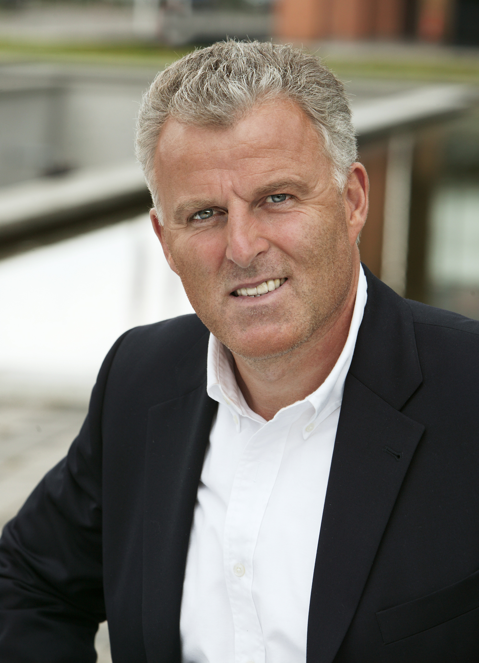 Uitgeverij De Fontein | Peter r de vries overleden